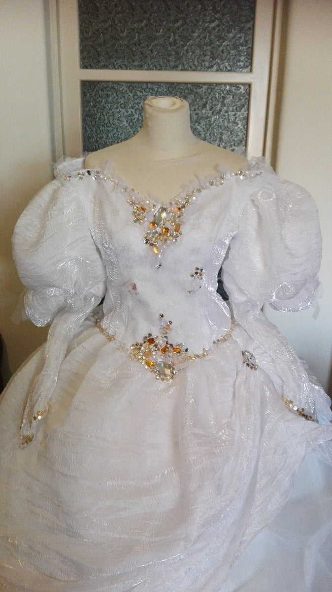 At the masquerade ball sarah labyrinth cosplay – Cosplayrr